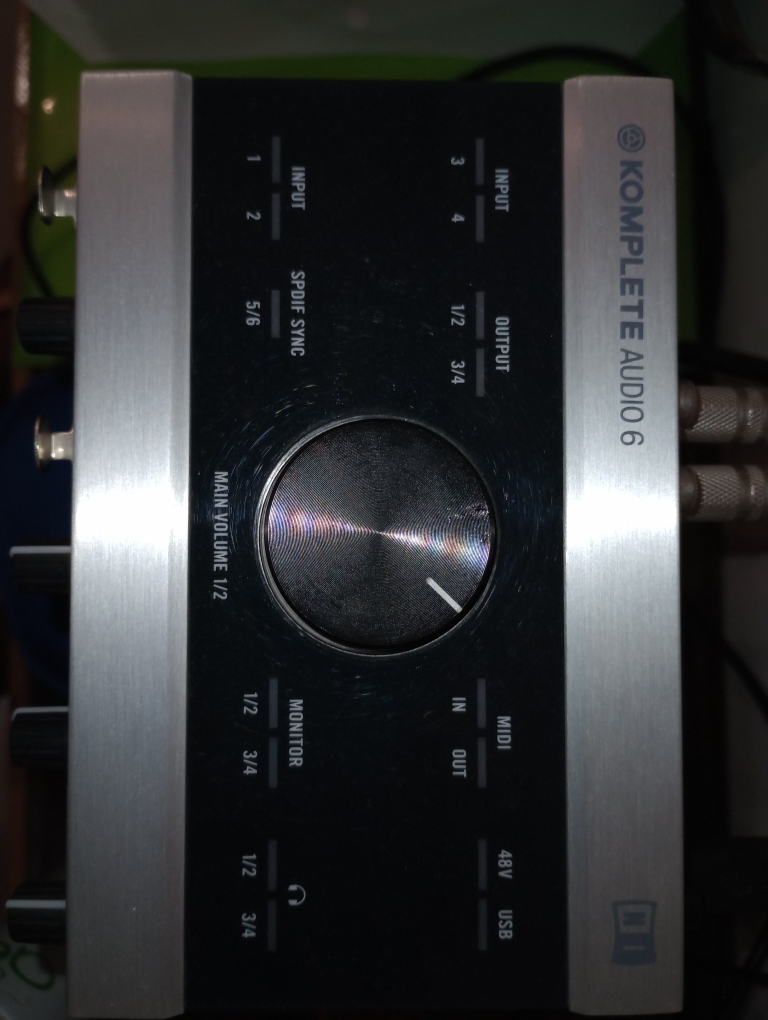 Buy Used 'Komplete Kontrol 6 MK1' Online | Bajaao Used Gear