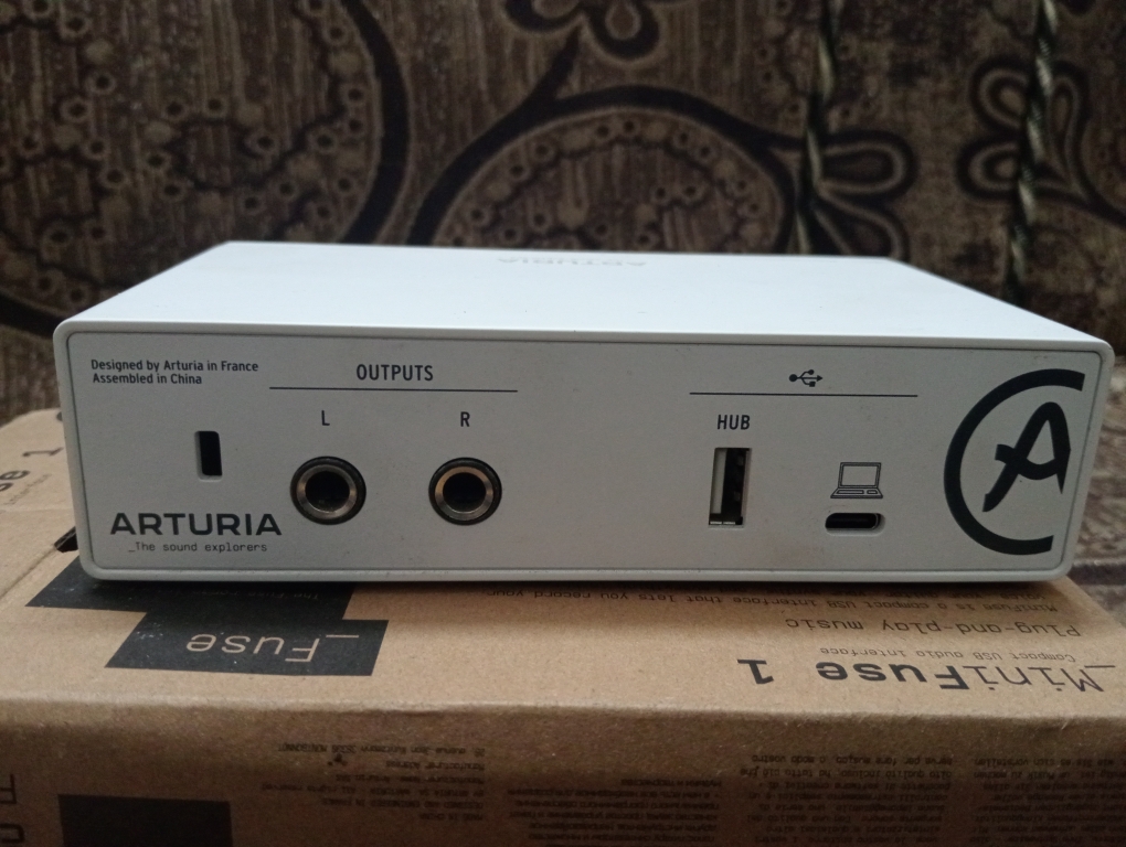 Buy Used 'Arturia Mini Fuse 1 Audio Interface' Online | Bajaao Used Gear