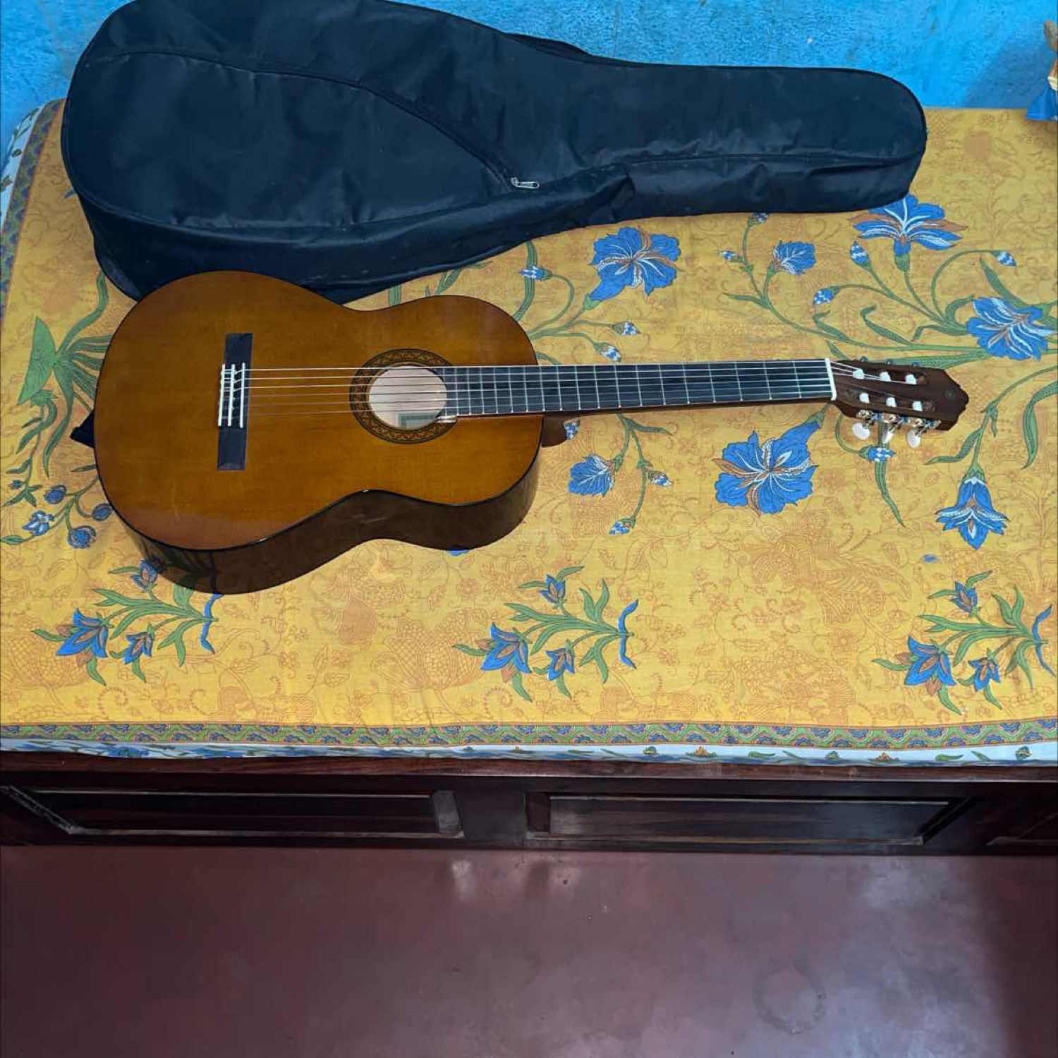 Buy Used 'Yamaha C40 Classical Guitar Bought recently but not used at all so it’s completely new ...